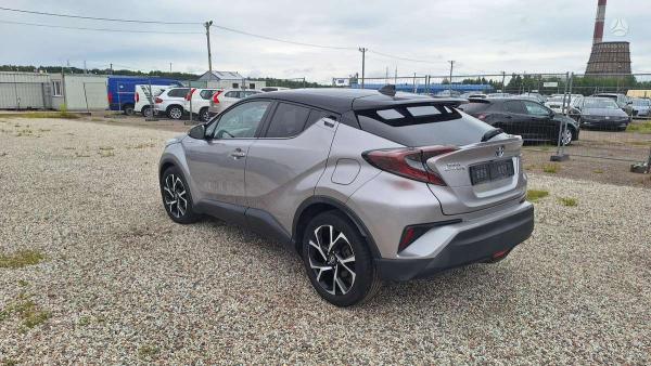 Grey Toyota C-HR 2017 in Kaunas, with an engine capacity of 1.80 L and mileage of 161 thousand km for 15950 €, photo 10 on AUTOMOTO.COM.LV