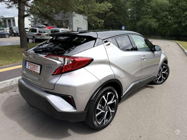 Серый Тойота C-HR 2017 в Вильнюс, объемом двигателя 1.80 л и пробегом 190 тыс. км за 15500 €, фото 6 на AUTOMOTO.COM.LV