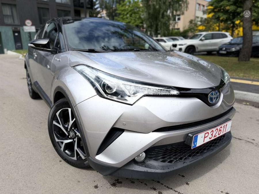 Grey Toyota C-HR 2017 in Vilnius, with an engine capacity of 1.80 L and mileage of 190 thousand km for 15500 €, photo 1 on AUTOMOTO.COM.LV