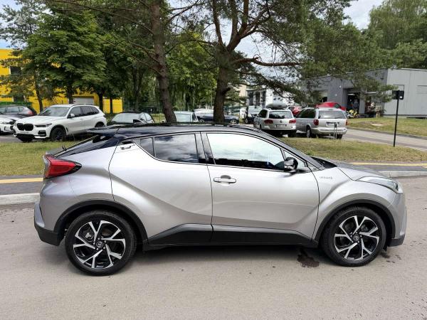Grey Toyota C-HR 2017 in Vilnius, with an engine capacity of 1.80 L and mileage of 190 thousand km for 15500 €, photo 7 on AUTOMOTO.COM.LV