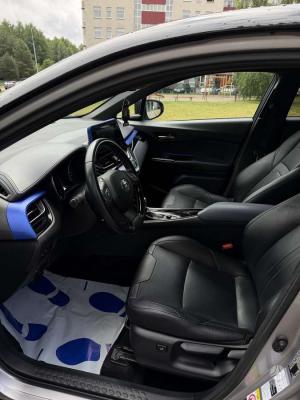 Grey Toyota C-HR 2017 in Vilnius, with an engine capacity of 1.80 L and mileage of 190 thousand km for 15500 €, photo 13 on AUTOMOTO.COM.LV