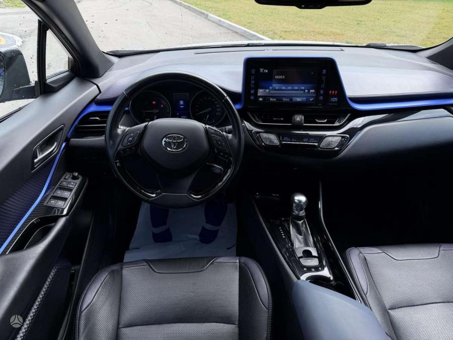 Grey Toyota C-HR 2017 in Vilnius, with an engine capacity of 1.80 L and mileage of 190 thousand km for 15500 €, photo 14 on AUTOMOTO.COM.LV