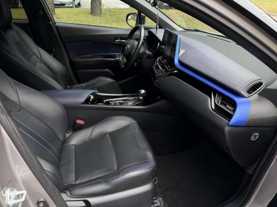 Grey Toyota C-HR 2017 in Vilnius, with an engine capacity of 1.80 L and mileage of 190 thousand km for 15500 €, photo 15 on AUTOMOTO.COM.LV
