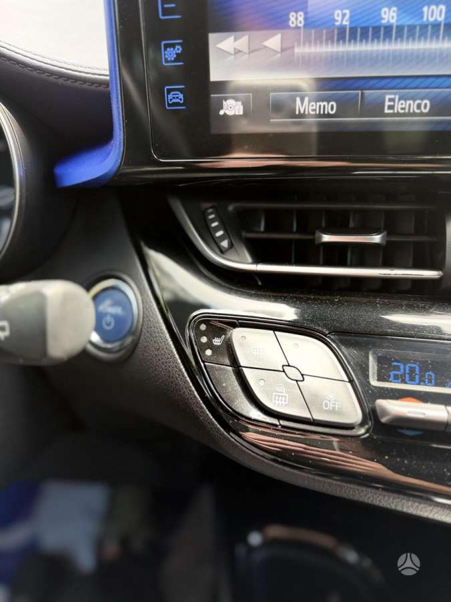 Grey Toyota C-HR 2017 in Vilnius, with an engine capacity of 1.80 L and mileage of 190 thousand km for 15500 €, photo 25 on AUTOMOTO.COM.LV