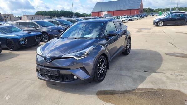 Grey Toyota C-HR 2017 in Siauliai, with an engine capacity of 1.80 L and mileage of 110 thousand km for 16700 €, photo 2 on AUTOMOTO.COM.LV