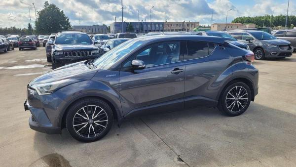 Grey Toyota C-HR 2017 in Siauliai, with an engine capacity of 1.80 L and mileage of 110 thousand km for 16700 €, photo 6 on AUTOMOTO.COM.LV