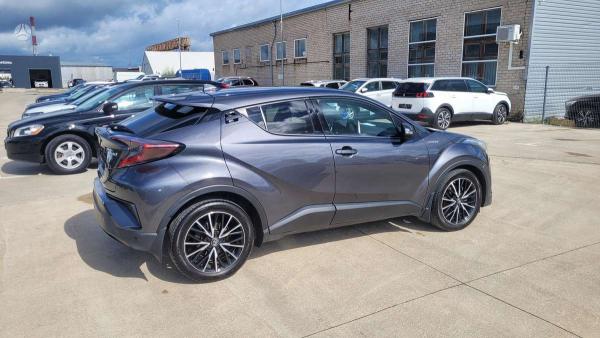 Grey Toyota C-HR 2017 in Siauliai, with an engine capacity of 1.80 L and mileage of 110 thousand km for 16700 €, photo 7 on AUTOMOTO.COM.LV