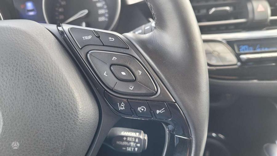 Pelēks Toyota C-HR 2017 Šauļi, ar dzinēja tilpumu 1.80 L un nobraukumu 110 tūkst. km par 16700 €, foto 14 vietnē AUTOMOTO.COM.LV