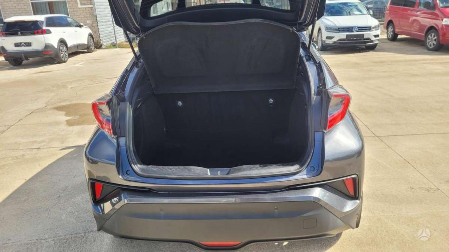 Pelēks Toyota C-HR 2017 Šauļi, ar dzinēja tilpumu 1.80 L un nobraukumu 110 tūkst. km par 16700 €, foto 23 vietnē AUTOMOTO.COM.LV