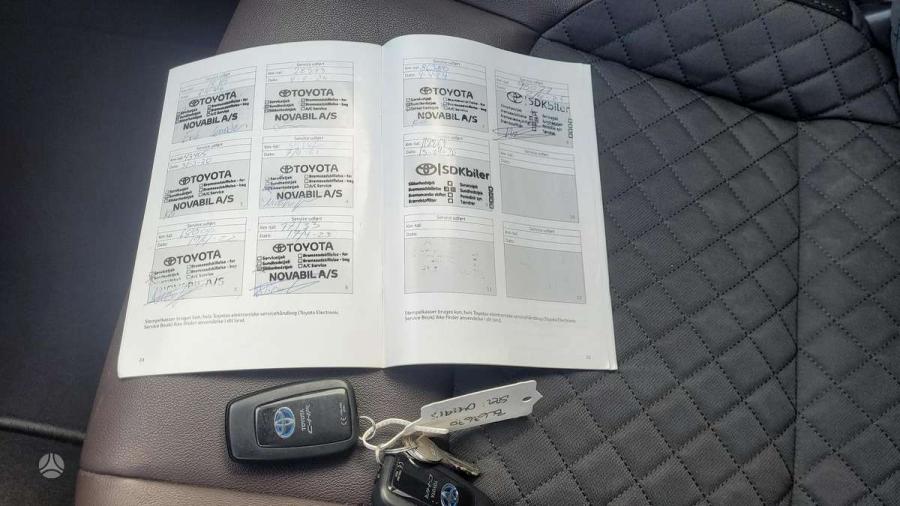 Pelēks Toyota C-HR 2017 Šauļi, ar dzinēja tilpumu 1.80 L un nobraukumu 110 tūkst. km par 16700 €, foto 24 vietnē AUTOMOTO.COM.LV