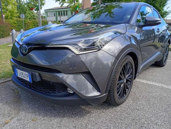 Pelēks Toyota C-HR 2017 Kauņa, ar dzinēja tilpumu 1.80 L un nobraukumu 144 tūkst. km par 15950 €, foto 1 vietnē AUTOMOTO.COM.LV