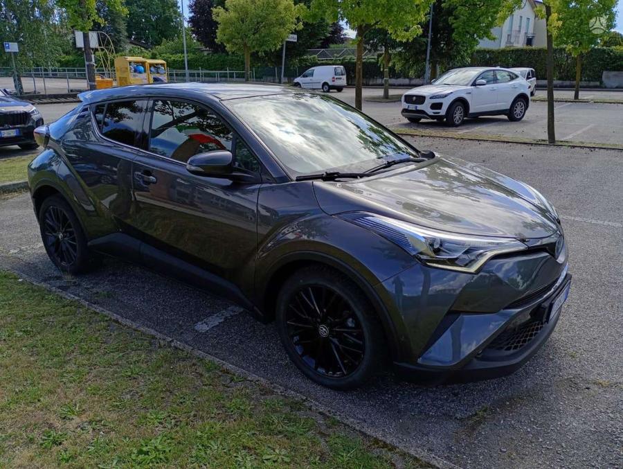 Серый Тойота C-HR 2017 в Каунас, объемом двигателя 1.80 л и пробегом 144 тыс. км за 15950 €, фото 3 на AUTOMOTO.COM.LV