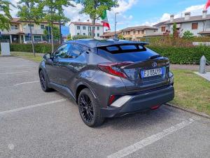Серый Тойота C-HR 2017 в Каунас, объемом двигателя 1.80 л и пробегом 144 тыс. км за 15950 €, фото 4 на AUTOMOTO.COM.LV