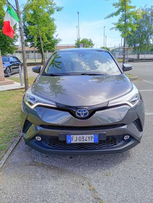 Pelēks Toyota C-HR 2017 Kauņa, ar dzinēja tilpumu 1.80 L un nobraukumu 144 tūkst. km par 15950 €, foto 5 vietnē AUTOMOTO.COM.LV