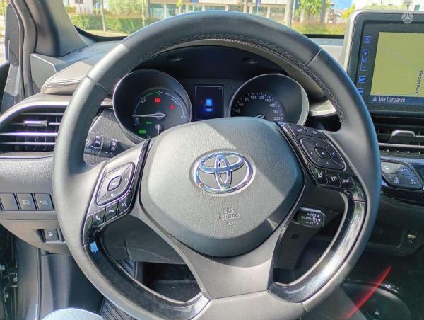 Pelēks Toyota C-HR 2017 Kauņa, ar dzinēja tilpumu 1.80 L un nobraukumu 144 tūkst. km par 15950 €, foto 7 vietnē AUTOMOTO.COM.LV