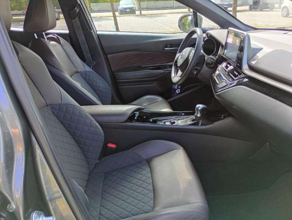 Pelēks Toyota C-HR 2017 Kauņa, ar dzinēja tilpumu 1.80 L un nobraukumu 144 tūkst. km par 15950 €, foto 10 vietnē AUTOMOTO.COM.LV