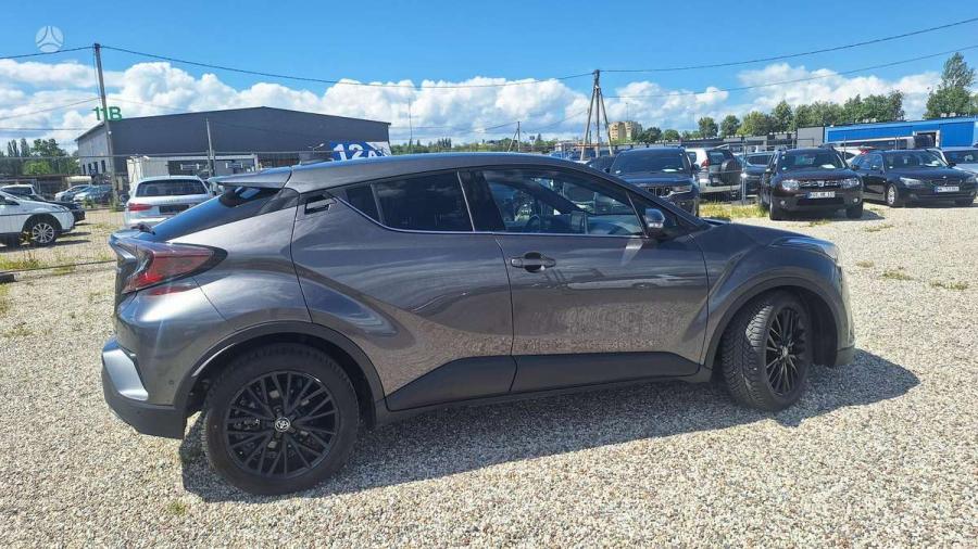 Серый Тойота C-HR 2017 в Каунас, объемом двигателя 1.80 л и пробегом 144 тыс. км за 15950 €, фото 16 на AUTOMOTO.COM.LV