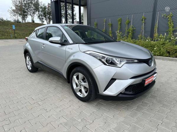 Grey Toyota C-HR 2017 in Vilnius, with an engine capacity of 1.80 L and mileage of 181 thousand km for 14950 €, photo 2 on AUTOMOTO.COM.LV