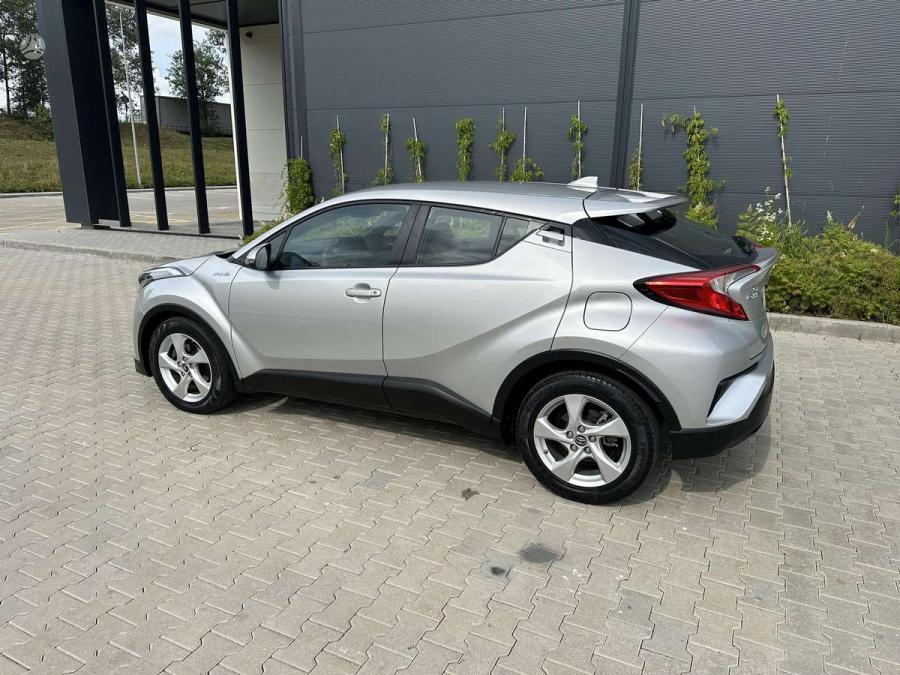 Pelēks Toyota C-HR 2017 Viļņa, ar dzinēja tilpumu 1.80 L un nobraukumu 181 tūkst. km par 14950 €, foto 13 vietnē AUTOMOTO.COM.LV
