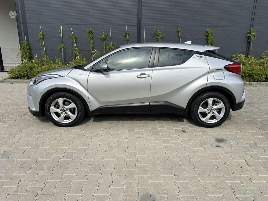Pelēks Toyota C-HR 2017 Viļņa, ar dzinēja tilpumu 1.80 L un nobraukumu 181 tūkst. km par 14950 €, foto 14 vietnē AUTOMOTO.COM.LV