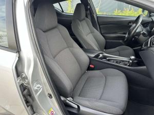 Pelēks Toyota C-HR 2017 Viļņa, ar dzinēja tilpumu 1.80 L un nobraukumu 181 tūkst. km par 14950 €, foto 17 vietnē AUTOMOTO.COM.LV