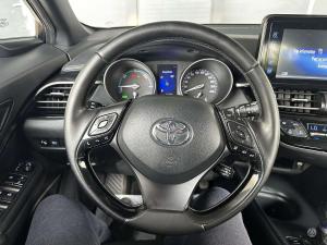 Pelēks Toyota C-HR 2017 Viļņa, ar dzinēja tilpumu 1.80 L un nobraukumu 181 tūkst. km par 14950 €, foto 24 vietnē AUTOMOTO.COM.LV