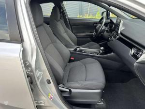 Pelēks Toyota C-HR 2017 Viļņa, ar dzinēja tilpumu 1.80 L un nobraukumu 181 tūkst. km par 14950 €, foto 32 vietnē AUTOMOTO.COM.LV