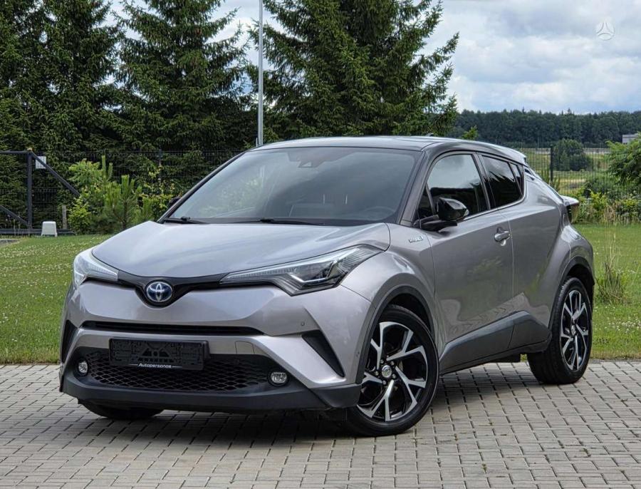 Pelēks Toyota C-HR 2017 Kauņa, ar dzinēja tilpumu 1.80 L un nobraukumu 195 tūkst. km par 15999 €, foto 1 vietnē AUTOMOTO.COM.LV