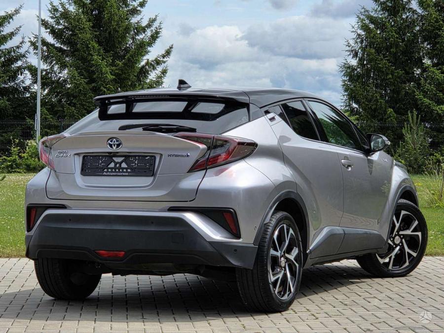 Pelēks Toyota C-HR 2017 Kauņa, ar dzinēja tilpumu 1.80 L un nobraukumu 195 tūkst. km par 15999 €, foto 3 vietnē AUTOMOTO.COM.LV