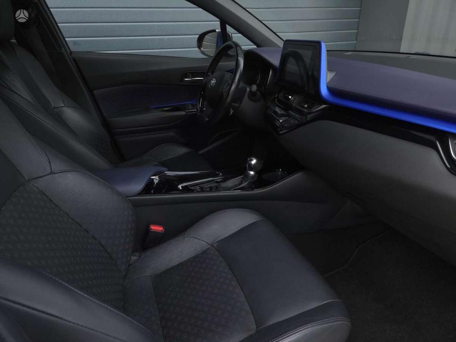 Pelēks Toyota C-HR 2017 Kauņa, ar dzinēja tilpumu 1.80 L un nobraukumu 195 tūkst. km par 15999 €, foto 4 vietnē AUTOMOTO.COM.LV