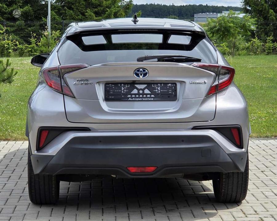 Pelēks Toyota C-HR 2017 Kauņa, ar dzinēja tilpumu 1.80 L un nobraukumu 195 tūkst. km par 15999 €, foto 8 vietnē AUTOMOTO.COM.LV