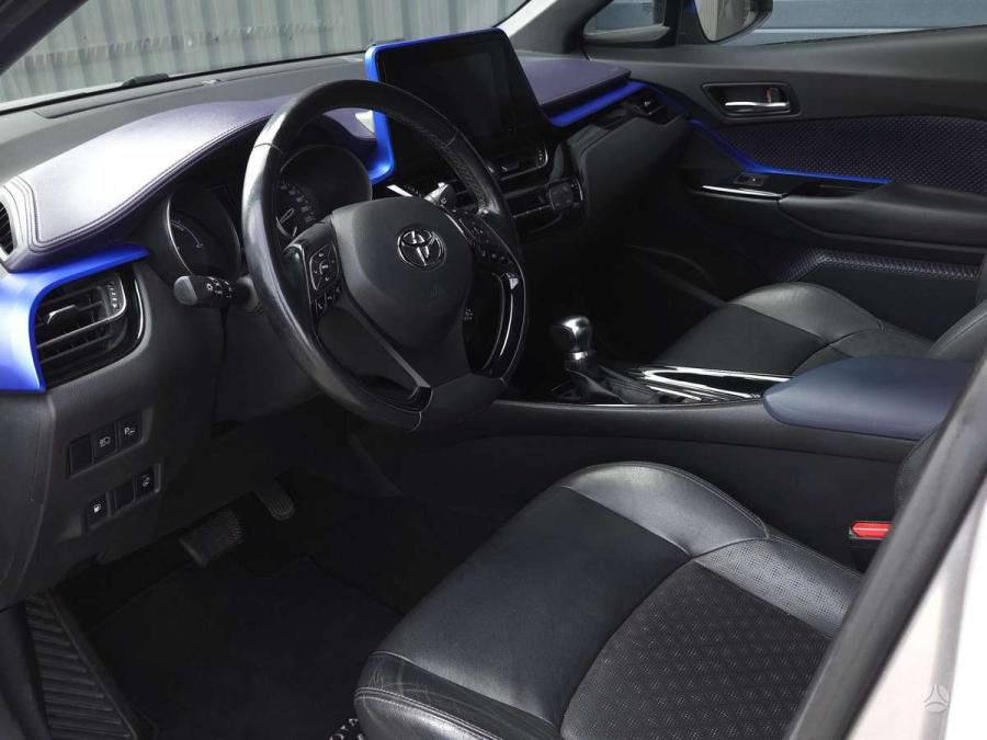 Pelēks Toyota C-HR 2017 Kauņa, ar dzinēja tilpumu 1.80 L un nobraukumu 195 tūkst. km par 15999 €, foto 11 vietnē AUTOMOTO.COM.LV