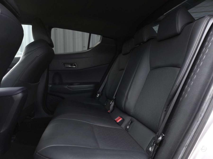 Pelēks Toyota C-HR 2017 Kauņa, ar dzinēja tilpumu 1.80 L un nobraukumu 195 tūkst. km par 15999 €, foto 13 vietnē AUTOMOTO.COM.LV