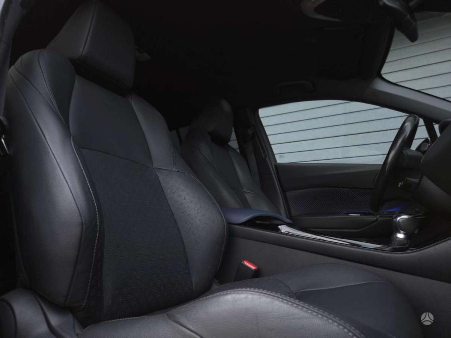 Pelēks Toyota C-HR 2017 Kauņa, ar dzinēja tilpumu 1.80 L un nobraukumu 195 tūkst. km par 15999 €, foto 14 vietnē AUTOMOTO.COM.LV