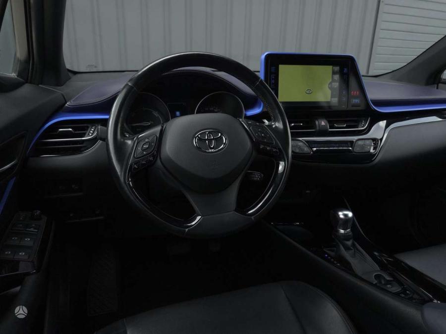 Pelēks Toyota C-HR 2017 Kauņa, ar dzinēja tilpumu 1.80 L un nobraukumu 195 tūkst. km par 15999 €, foto 16 vietnē AUTOMOTO.COM.LV