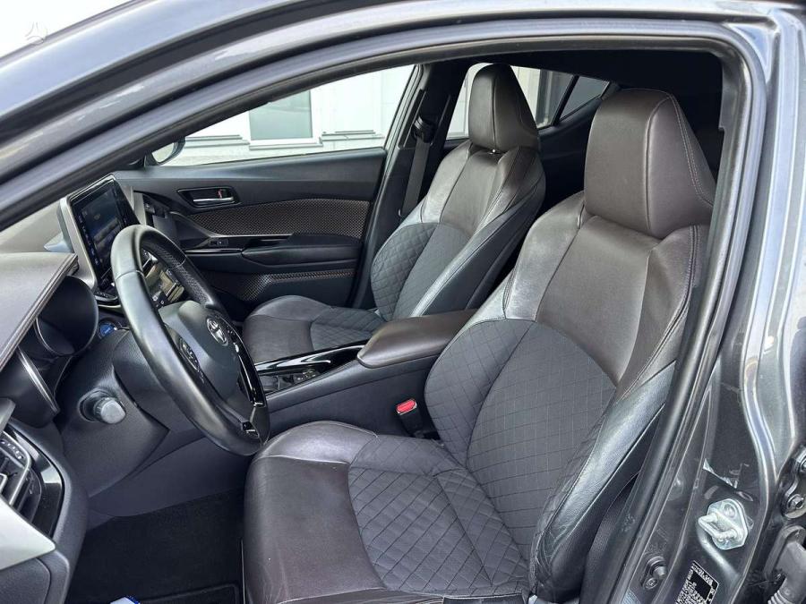 Pelēks Toyota C-HR 2017 Viļņa, ar dzinēja tilpumu 1.80 L un nobraukumu 169 tūkst. km par 14950 €, foto 19 vietnē AUTOMOTO.COM.LV
