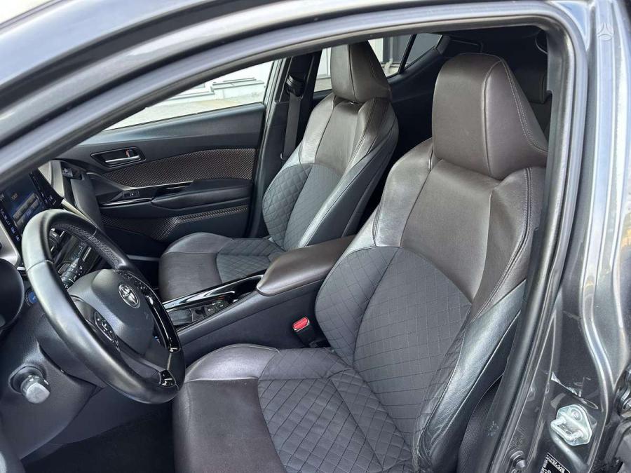 Pelēks Toyota C-HR 2017 Viļņa, ar dzinēja tilpumu 1.80 L un nobraukumu 169 tūkst. km par 14950 €, foto 21 vietnē AUTOMOTO.COM.LV