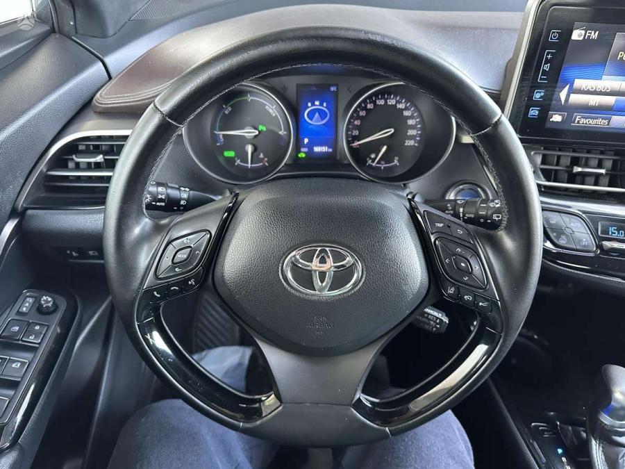 Pelēks Toyota C-HR 2017 Viļņa, ar dzinēja tilpumu 1.80 L un nobraukumu 169 tūkst. km par 14950 €, foto 29 vietnē AUTOMOTO.COM.LV