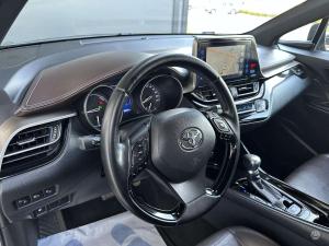 Pelēks Toyota C-HR 2017 Viļņa, ar dzinēja tilpumu 1.80 L un nobraukumu 169 tūkst. km par 14950 €, foto 38 vietnē AUTOMOTO.COM.LV
