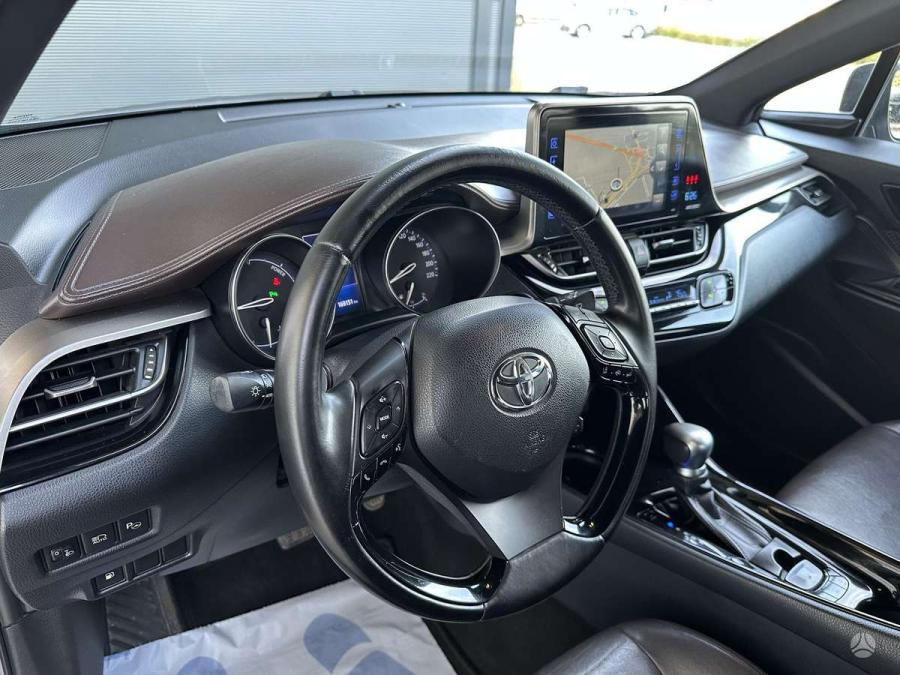 Pelēks Toyota C-HR 2017 Viļņa, ar dzinēja tilpumu 1.80 L un nobraukumu 169 tūkst. km par 14950 €, foto 38 vietnē AUTOMOTO.COM.LV