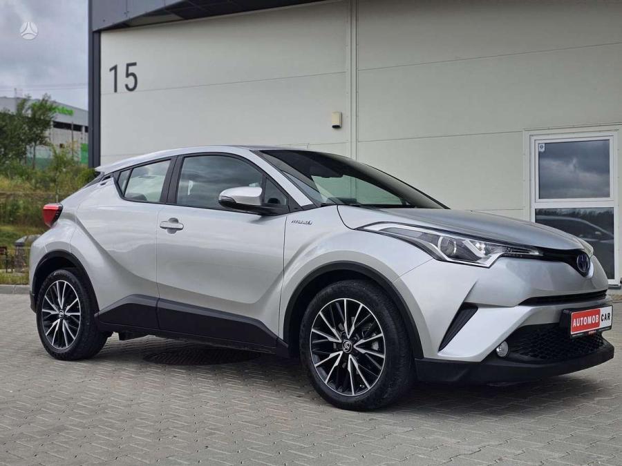 Серый Тойота C-HR 2017 в Вильнюс, объемом двигателя 1.80 л и пробегом 43 тыс. км за 17350 €, фото 3 на AUTOMOTO.COM.LV