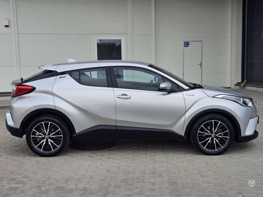 Серый Тойота C-HR 2017 в Вильнюс, объемом двигателя 1.80 л и пробегом 43 тыс. км за 17350 €, фото 10 на AUTOMOTO.COM.LV