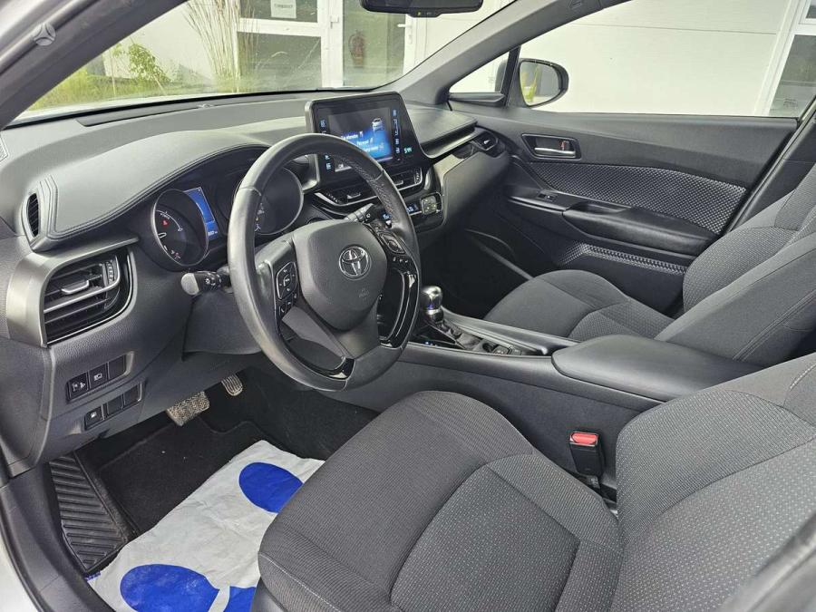 Серый Тойота C-HR 2017 в Вильнюс, объемом двигателя 1.80 л и пробегом 43 тыс. км за 17350 €, фото 16 на AUTOMOTO.COM.LV