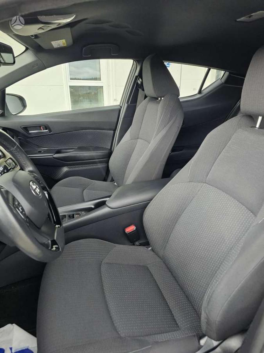Серый Тойота C-HR 2017 в Вильнюс, объемом двигателя 1.80 л и пробегом 43 тыс. км за 17350 €, фото 21 на AUTOMOTO.COM.LV