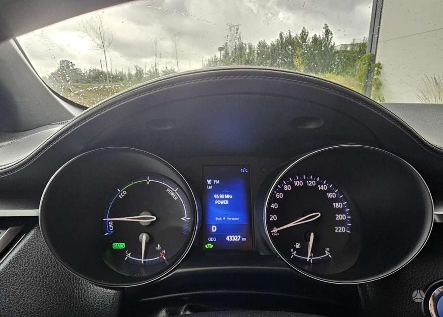 Серый Тойота C-HR 2017 в Вильнюс, объемом двигателя 1.80 л и пробегом 43 тыс. км за 17350 €, фото 24 на AUTOMOTO.COM.LV