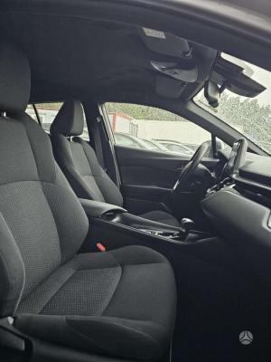 Серый Тойота C-HR 2017 в Вильнюс, объемом двигателя 1.80 л и пробегом 43 тыс. км за 17350 €, фото 30 на AUTOMOTO.COM.LV