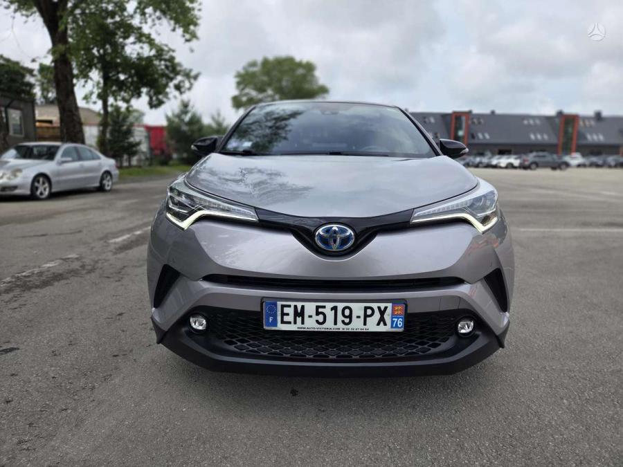 Grey Toyota C-HR 2017 in Klaipeda, with an engine capacity of 1.80 L and mileage of 188 thousand km for 16200 €, photo 4 on AUTOMOTO.COM.LV