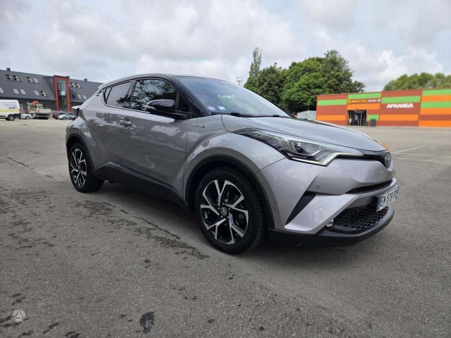 Grey Toyota C-HR 2017 in Klaipeda, with an engine capacity of 1.80 L and mileage of 188 thousand km for 16200 €, photo 5 on AUTOMOTO.COM.LV