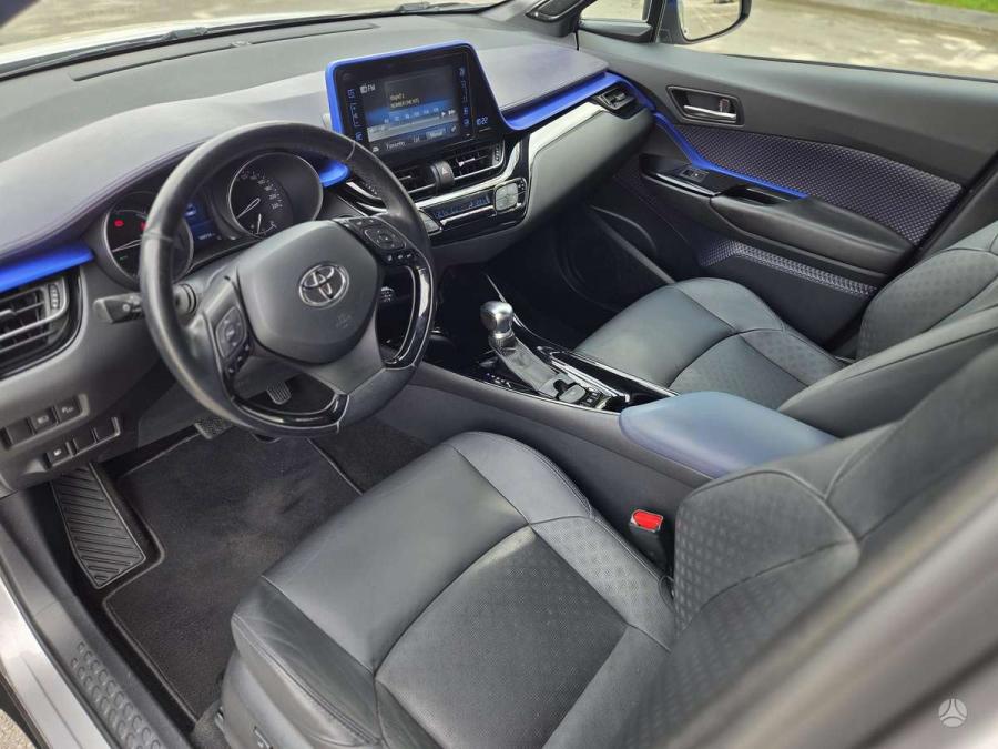 Grey Toyota C-HR 2017 in Klaipeda, with an engine capacity of 1.80 L and mileage of 188 thousand km for 16200 €, photo 11 on AUTOMOTO.COM.LV