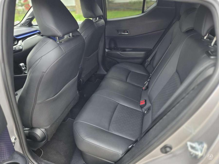 Grey Toyota C-HR 2017 in Klaipeda, with an engine capacity of 1.80 L and mileage of 188 thousand km for 16200 €, photo 14 on AUTOMOTO.COM.LV